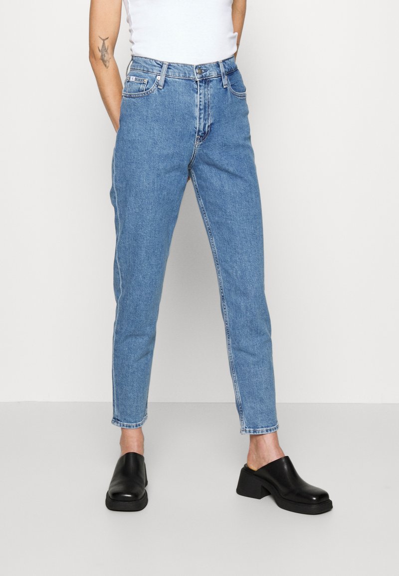 Calvin Klein Jeans MOM - Blugi conici - denim medium/denim albastru ...