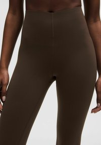 lululemon GLOW UP SUPER HIGH-RISE 63CM - Tights - walnut crunch/bruin ...