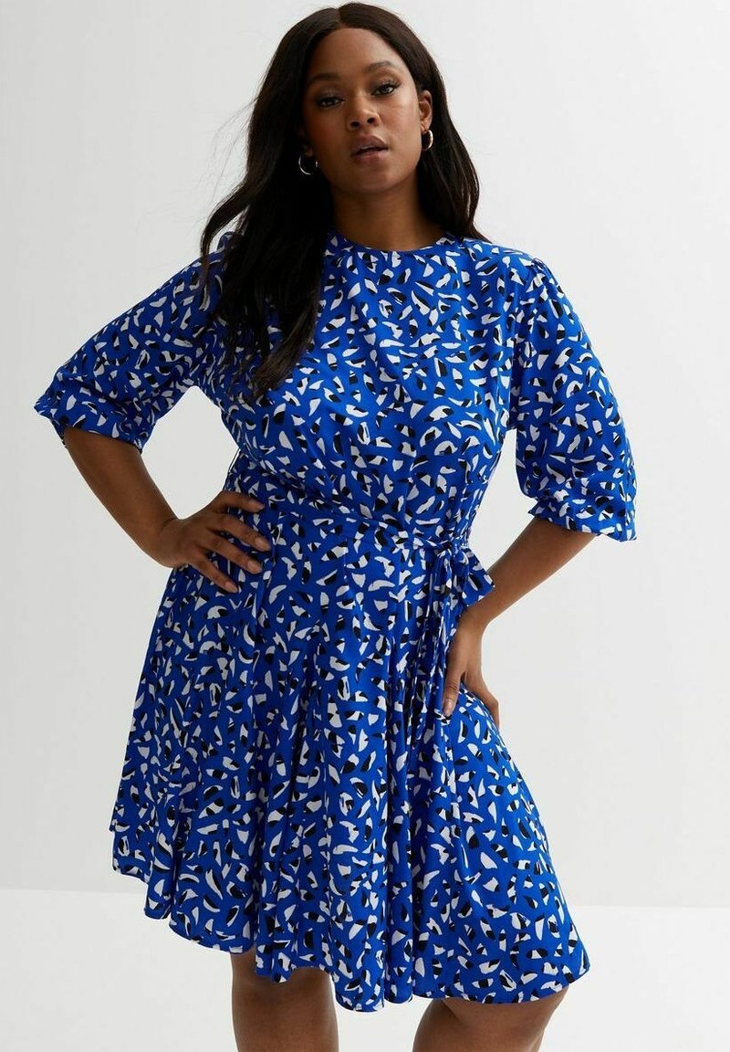 New Look Curves CURVES MARK MAKING 1/2 PUFF SLEEVE MINI - Robe de jour ...