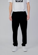 HUGO HOWARD - Stoffhose - black/schwarz - Zalando.de