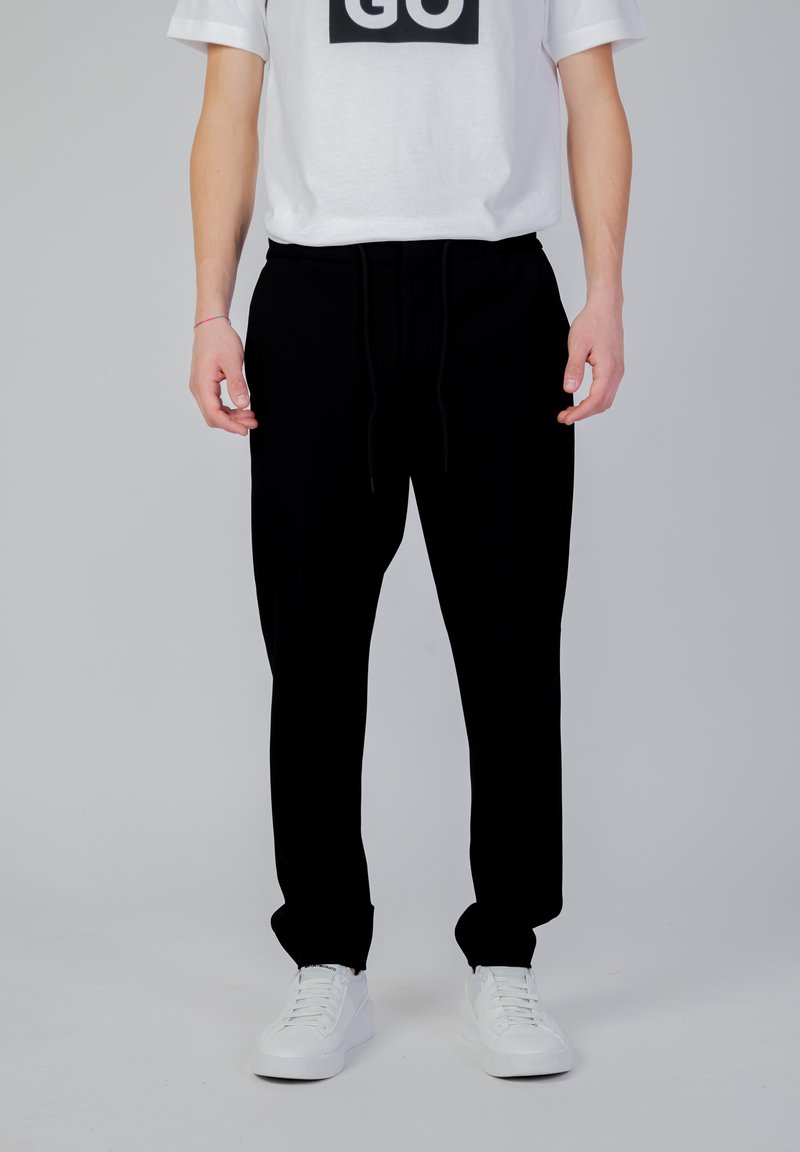 HUGO HOWARD - Pantalones - black/negro - Zalando.es