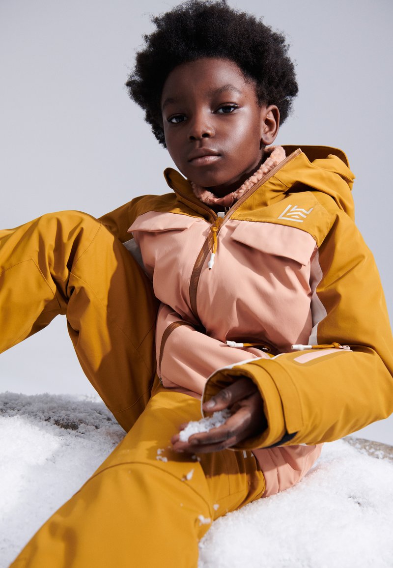 Liewood KALLE JACKET UNISEX - Skidjacka - tuscany rose mix/ockra ...