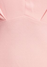 TUSSAH ELORA - Robe longue - pale pink/rose clair - ZALANDO.BE