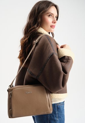 RYŁKO Keresztpántos táska - jasnybraz qd/barna - Zalando.hu