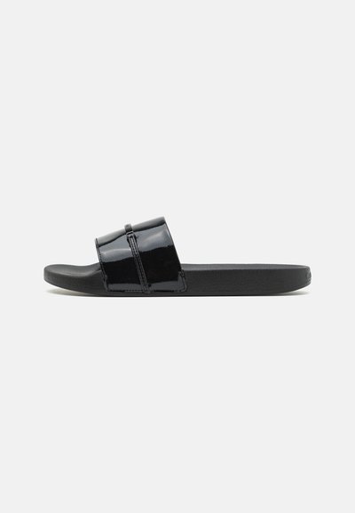 EA7 Emporio Armani EAGLE TAPE SLIDE UNISEX - Matalakantaiset pistokkaat - black/gold/musta ...
