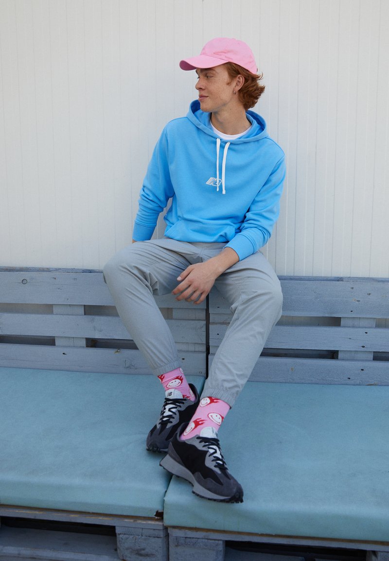 New Balance ATHLETICS HIGHER LEARNING WIND PANT - Stoffhose - team away ...