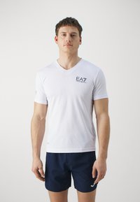 EA7 Emporio Armani TENNIS PRO TEE TEXTURED - Sport T-Shirt - white/weiß - Zalando.de