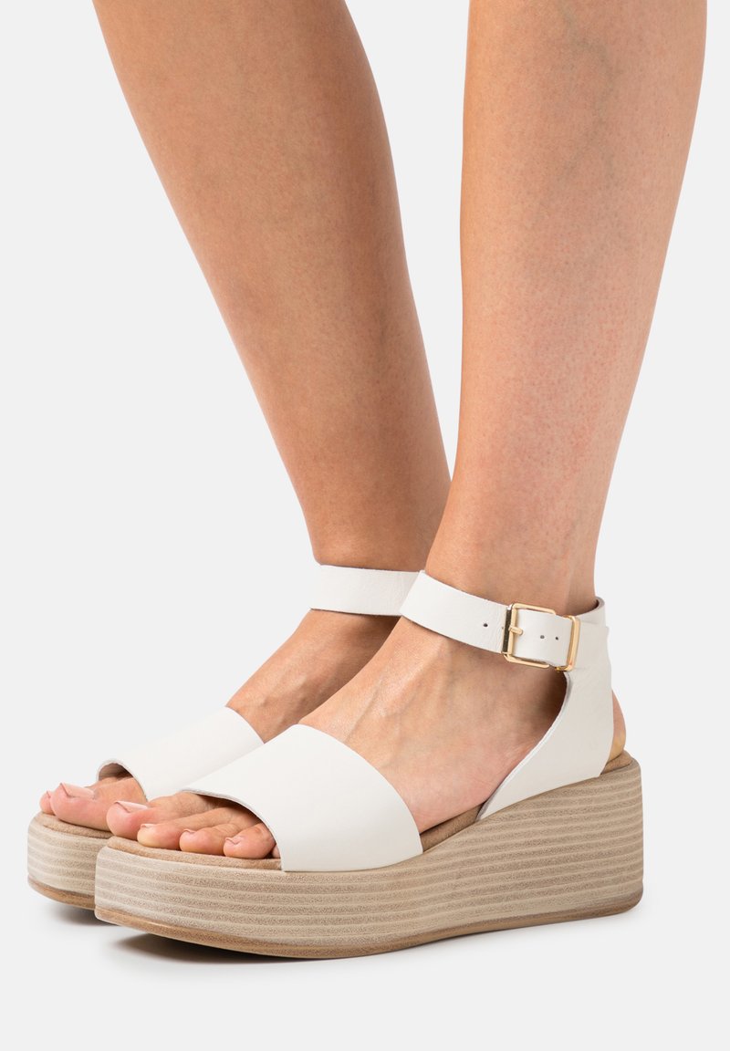 Inuovo Sandály Na Klínu Crema Cma špinavě Bílá Zalando Cz