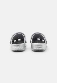 Crocs CLASSIC CROCSKIN - Sandaler - silver/sølvfarget - Zalando.no