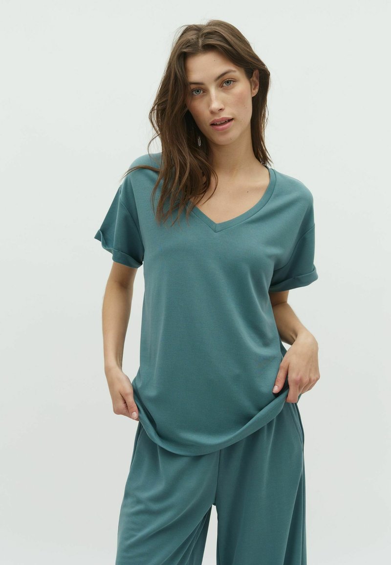 mbyM AMANA V-M - T-shirt basic - mediterra/groen - Zalando.nl