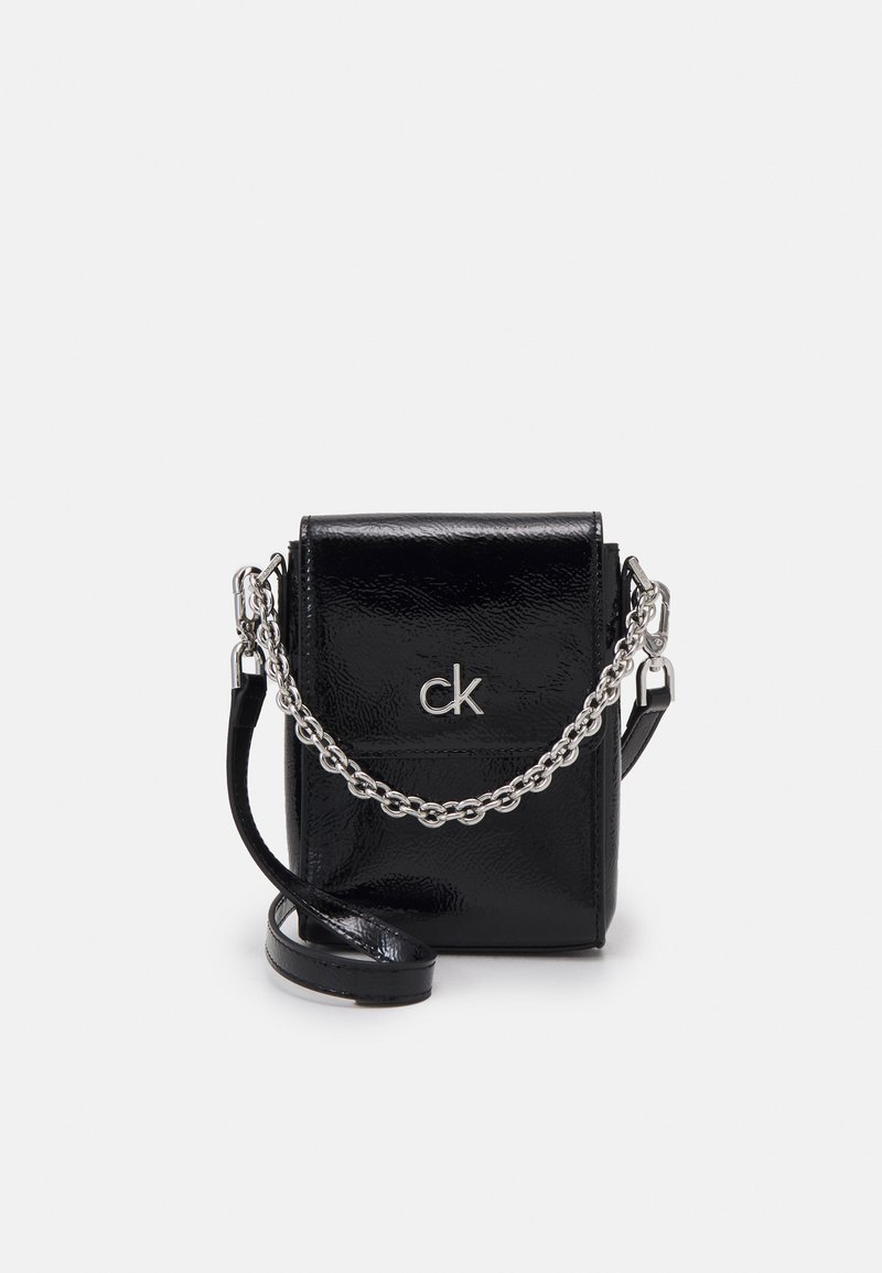Calvin Klein MINI BAG FLAP PATENT - Umhängetasche - black/schwarz ...