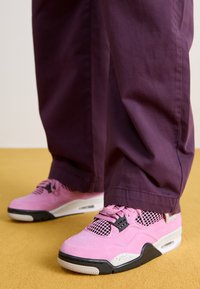Jordan AIR JORDAN 4 RETRO - Sneakers high - orchid/neutral grey/black ...
