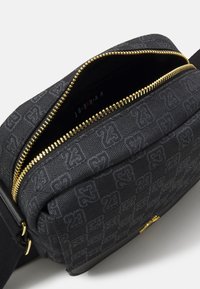 Jordan JAM MONOGRAM MINI MESSENGER BAG UNISEX - Schoudertas - black ...