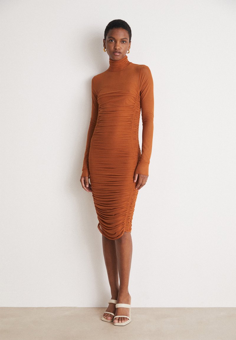 HUGO NELASAI - Robe fourreau - rust/copper/marron - ZALANDO.CH