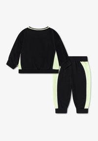 Nike Sportswear BLOCKED CREW - Träningsset - black/svart - Zalando.se