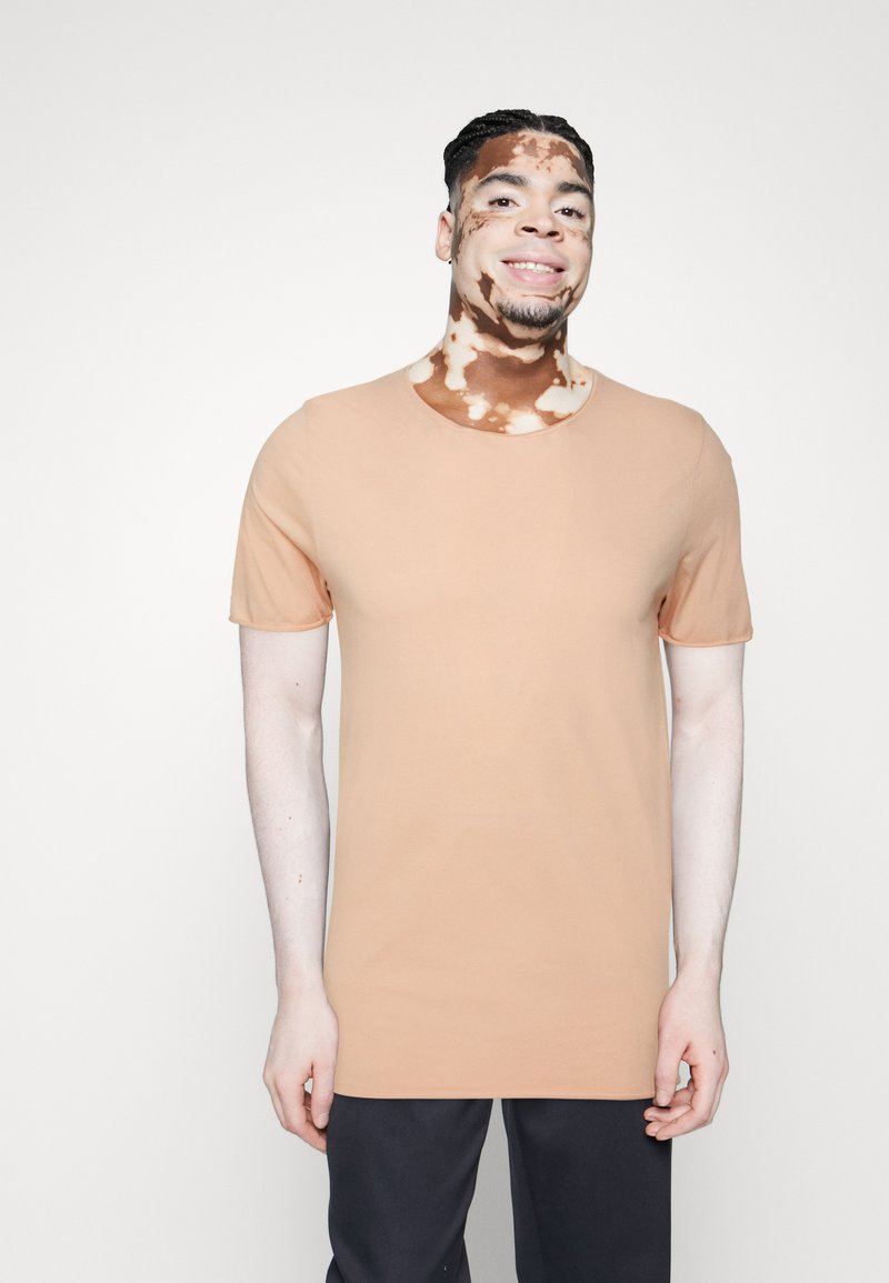 Selected Homme SLHTEX O NECK TEE - T-Shirt basic - pink sand/rosa ...