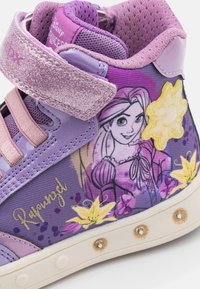 Geox DISNEY PRINCESS RAPUNZEL - Sneaker high - lilac/yellow/flieder ...