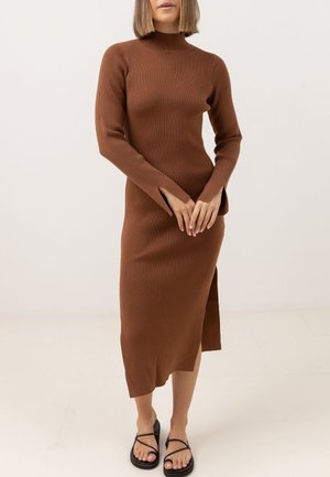 Cesare Gaspari HIGH NECK LONG SLEEVE - Robe fourreau - dark beige/beige ...