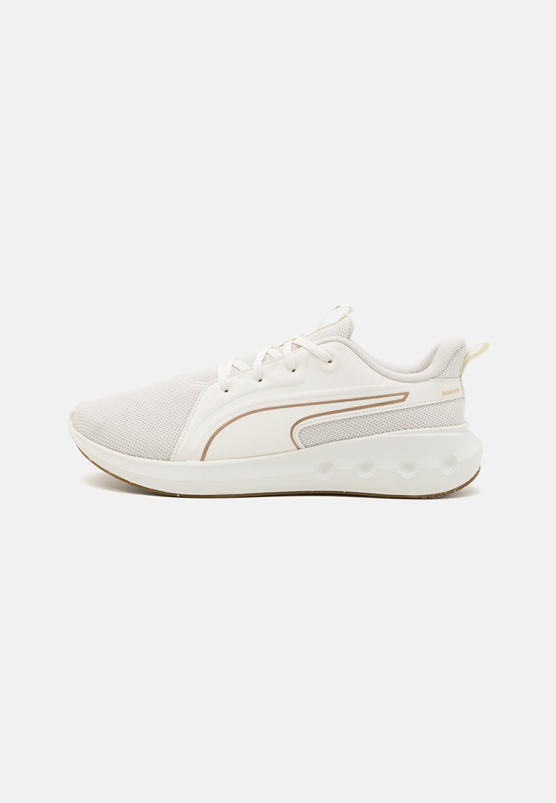 Puma SOFTRIDE CARSON - Trainers - white/gold-colored/off-white - Zalando