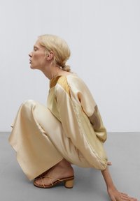 ADOLFO DOMINGUEZ PATCHWORK MIDI - Freizeitkleid - natural white ...