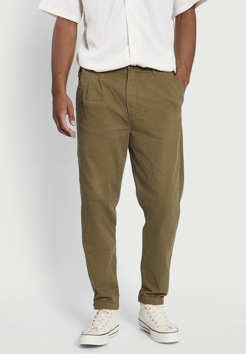 Redefined Rebel JACKO - Pantalones chinos - dark olive/verde oscuro ...
