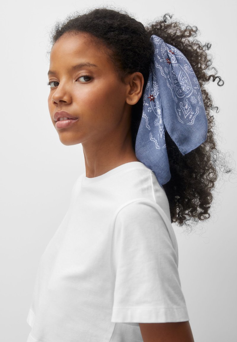 PULL BEAR WITH EMBROIDERED DETAILS Tuch Dark Blue dunkelblau pull-bear-with-embroidered-details-tuch-dark-blue-dunkelblau
