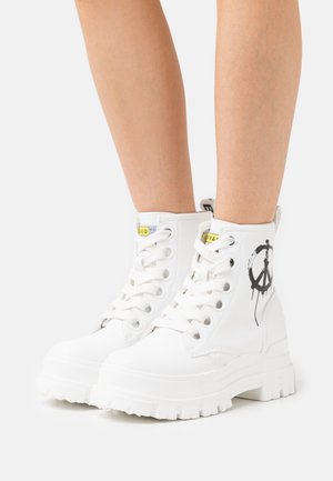 Buffalo VEGAN ASPHA MID - Stivaletti con plateau - white/bianco ...