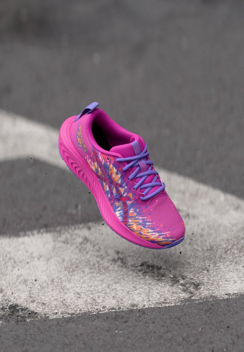 ASICS GEL NOOSA TRI 16 UNISEX - Løbesko til landevejen - digital sakura ...