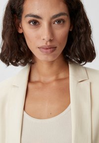 comma KURZ IM BOXY-LOOK - Blazer - beige - Zalando.de