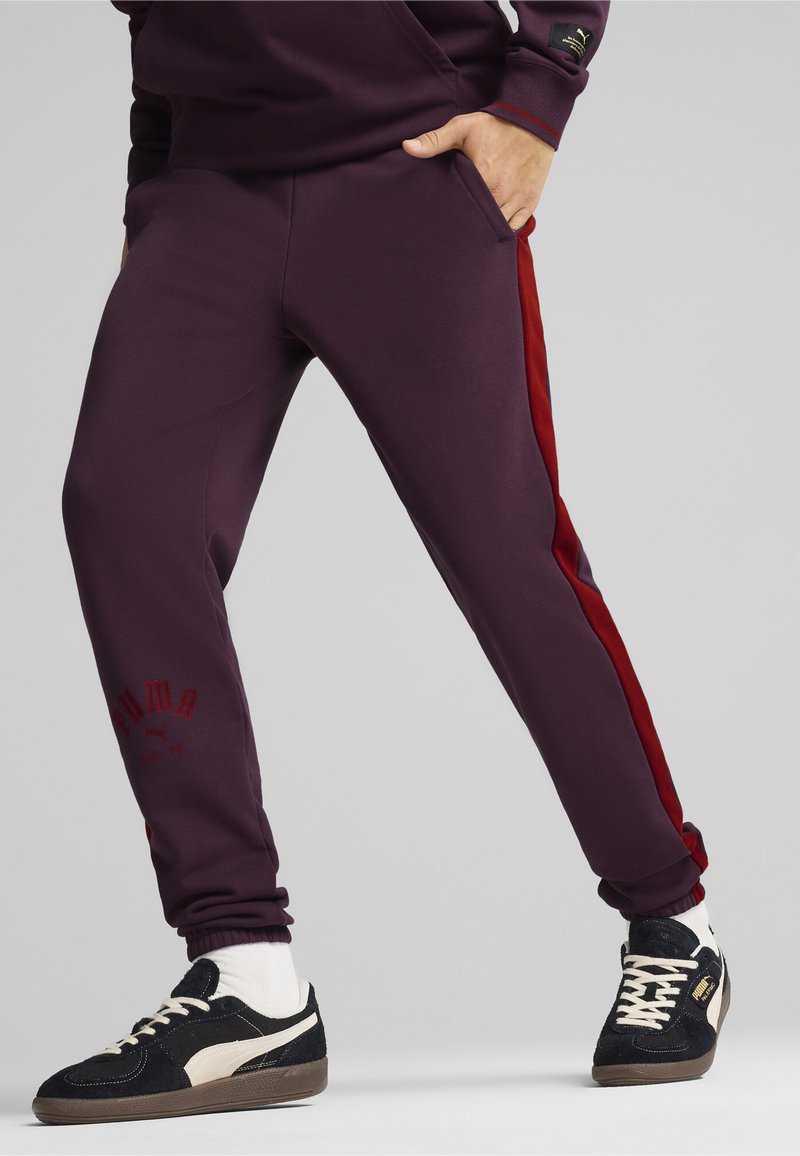 Puma T7 PLAY.LOUD. TR - Tracksuit bottoms - midnight plum/purple - Zalando