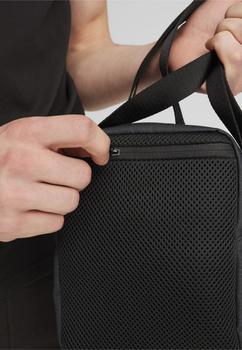 Puma MERCEDES-AMG PETRONAS F1® - Cross body bag - black - Zalando.ie