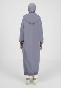 Modanisa KANGAROO POCKET HOODED LONG REFKA BASIC - Sweater - lilac/lila ...