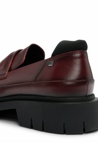 HUGO DENZEL - Slip-ins - dark red two/mörkröd - Zalando.se