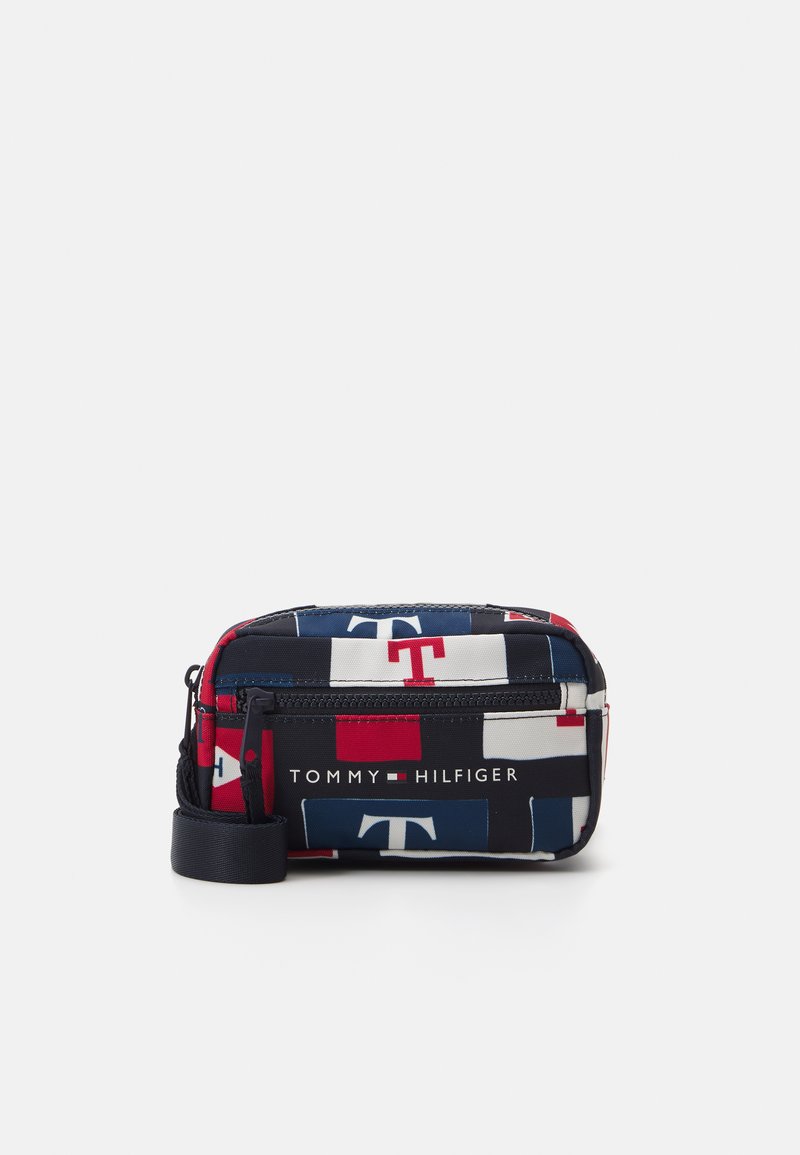 Tommy Hilfiger ESSENTIAL CAMERA BAG UNISEX - Schoudertas - space blue allover flags/blauw ...