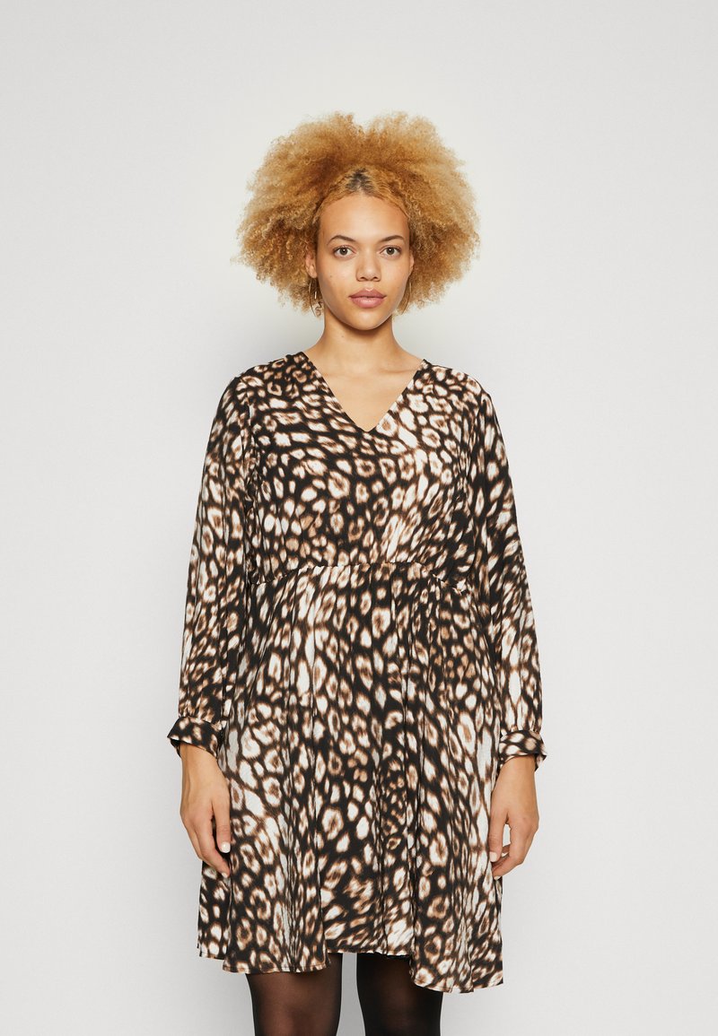 Vero Moda Curve VMCJOSIE RIKA DRESS - Jurk - black/zwart - Zalando.be