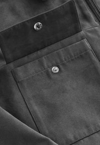 Next REGULAR FIT - ZIP THROUGH - Imitatieleren jas - grey/grijs ...