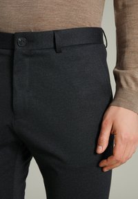 Matinique MALIAM - Chino - black/schwarz - Zalando.de