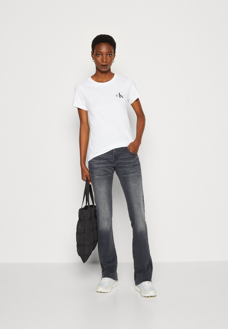 Calvin Klein Jeans MONOLOGO SLIM TEE 2 PACK - T-shirt basique - faint blossom/bright white/rose ...