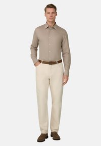 Boggi Milano SUSTAINABL - Jeans Tapered Fit - cream/beige - Zalando.be