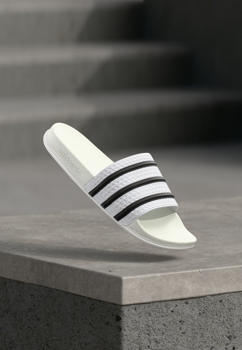 adidas Originals ADILETTE OG UNISEX - Muiltjes - footwear white/core ...