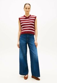 Tommy Hilfiger CABLE MID GG V-NK - Top - liberty red classic pink stp ...