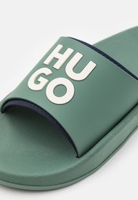 HUGO NIL SLID - Pantolette flach - open green seven/grün - Zalando.ch