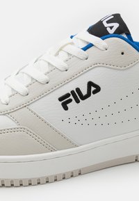 Fila REGA - Baskets basses - white/prime blue/blanc - ZALANDO.FR