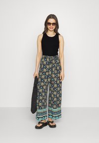 GAP Petite HIGH NECK TANK - Top - true black/schwarz - Zalando.ch