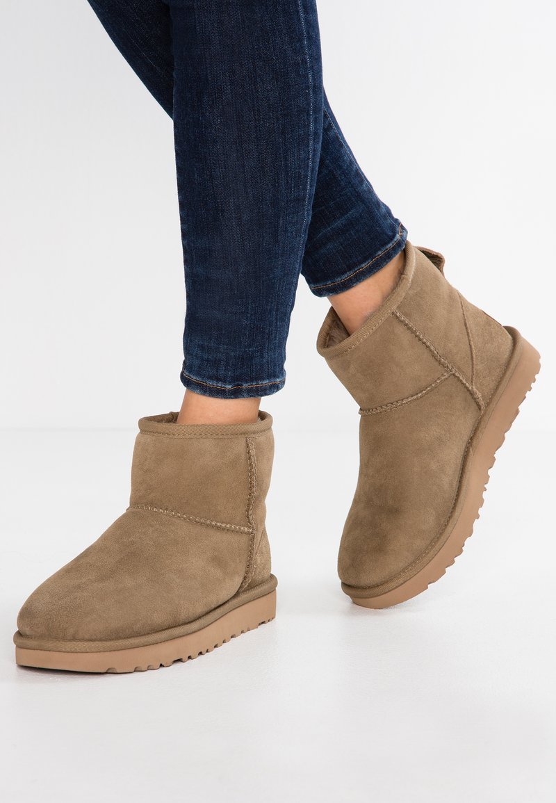 UGG CLASSIC MINI II - Korte laarzen - antilope/tan - Zalando.nl