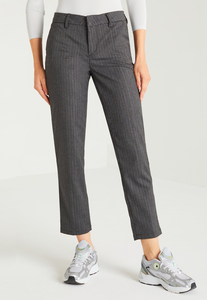 Reiko LIZZY FANCY - Pantalon classique - gris - ZALANDO.FR