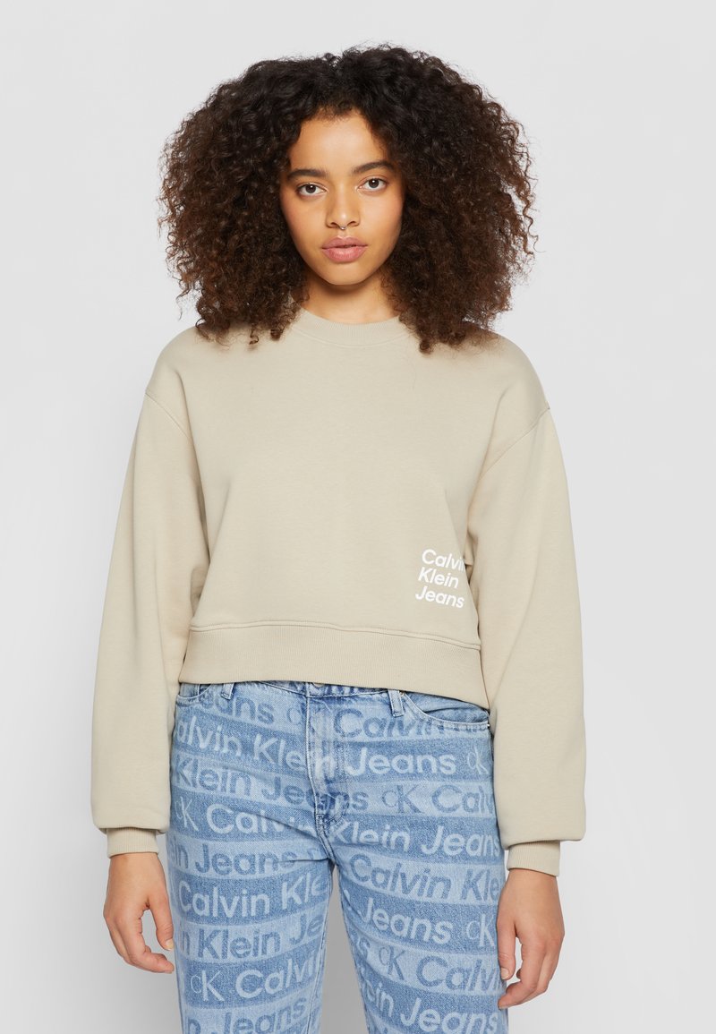 Calvin Klein Jeans EXCLUSIVE BOLD CALVIN GRAPHIC CREW NECK - Sweatshirt ...