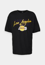 New Era NBA LOS ANGELES LAKERS SCRIPT TEE - Klubové oblečení - black ...