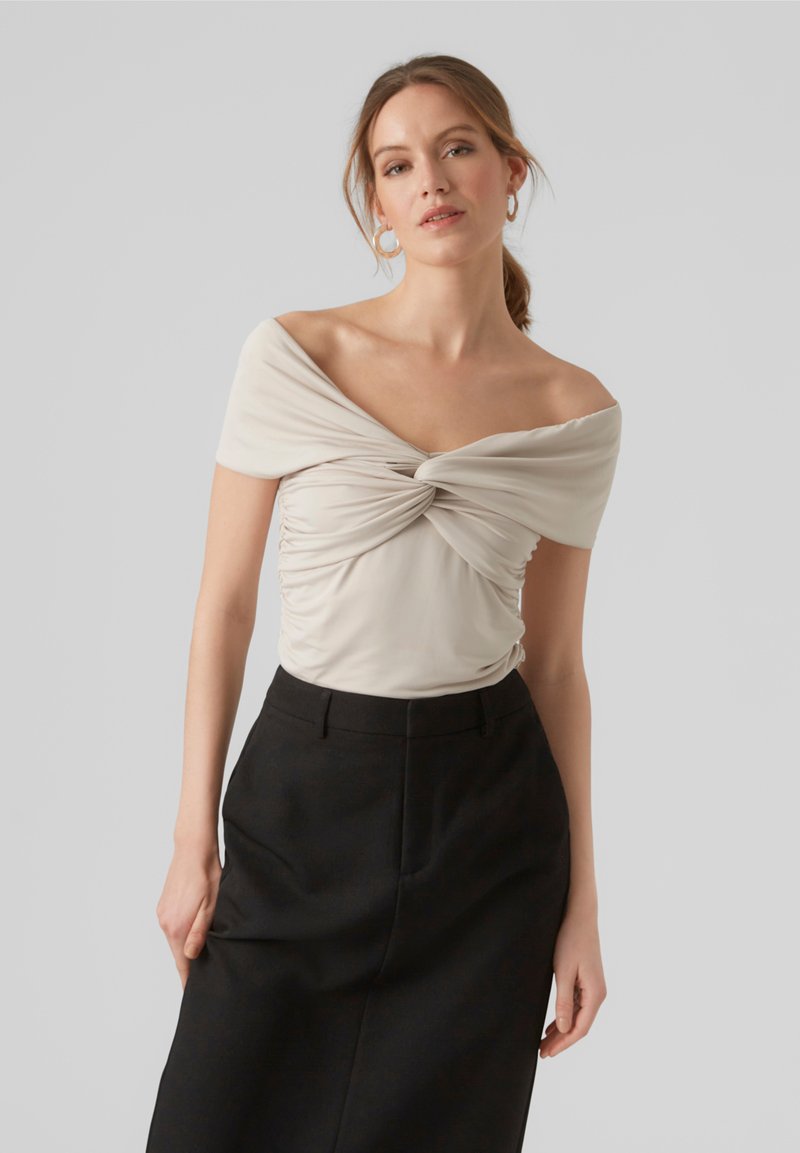 Vero Moda VMSALLA OFF SHOULDER KNOT - T-Shirt print - pumice stone ...