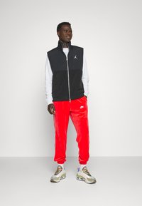 Jordan VEST - Bodywarmer - black/sail/zwart - Zalando.nl